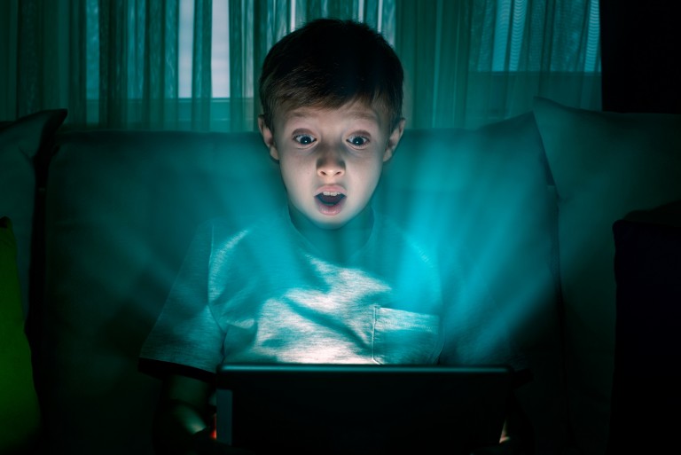Screens, blue light and children – EyeSite